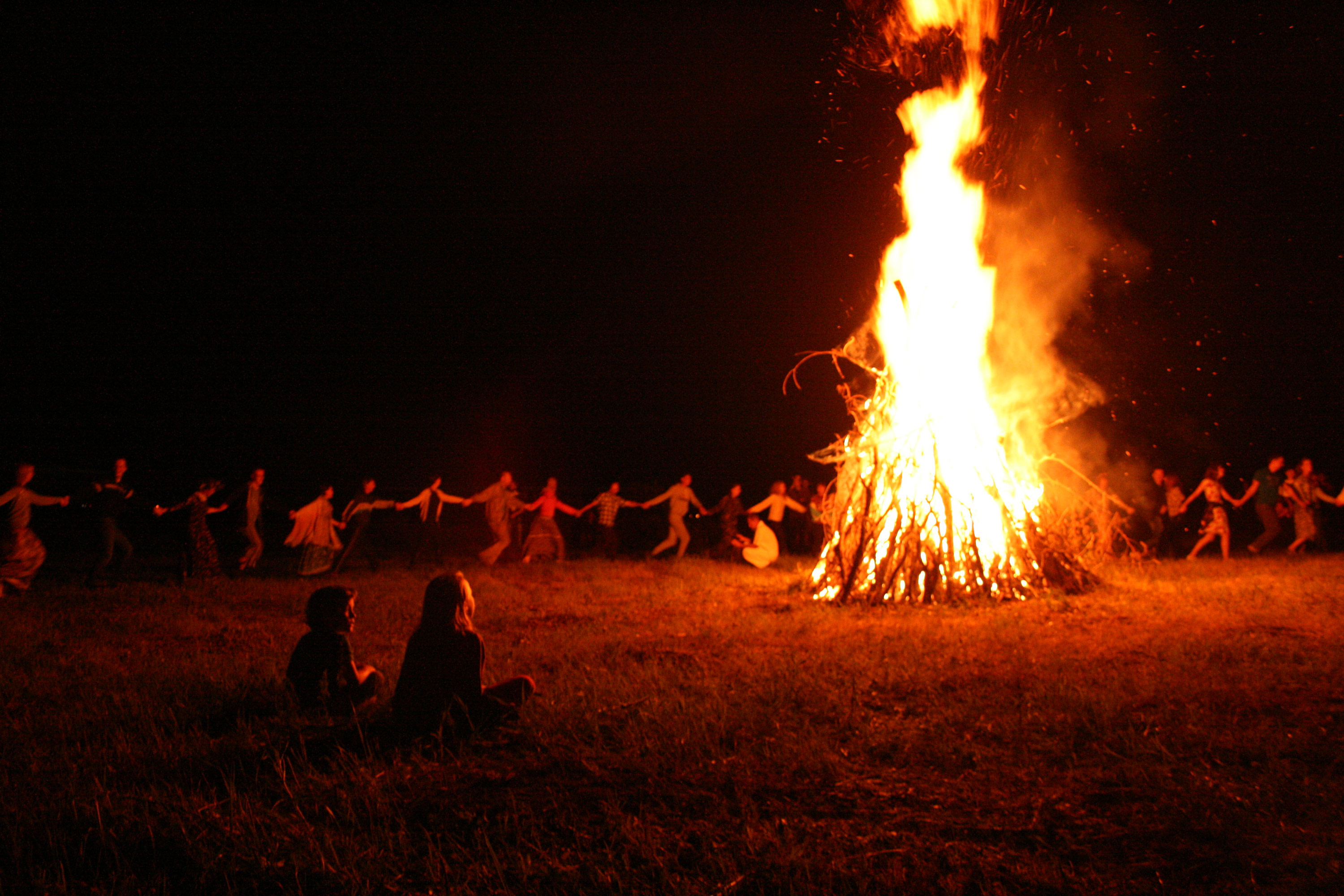 Vatre visoko prema nebu: Kako su poganske i staroslavenske tradicije ...